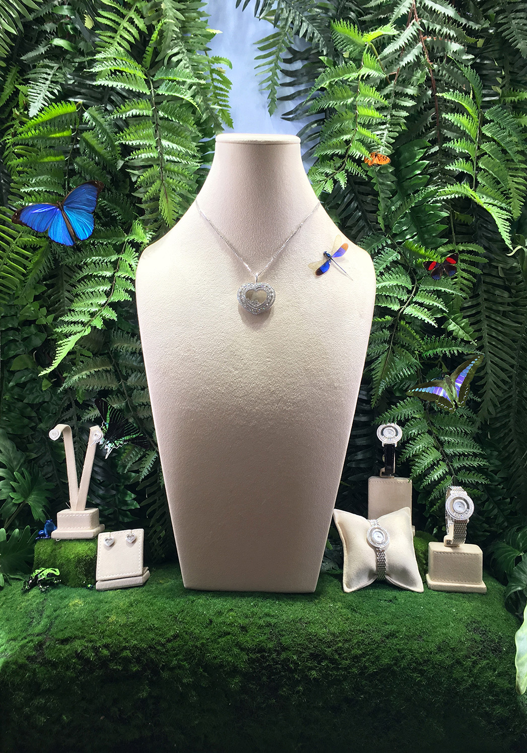The best summer window displays: keys to impact with your storefront