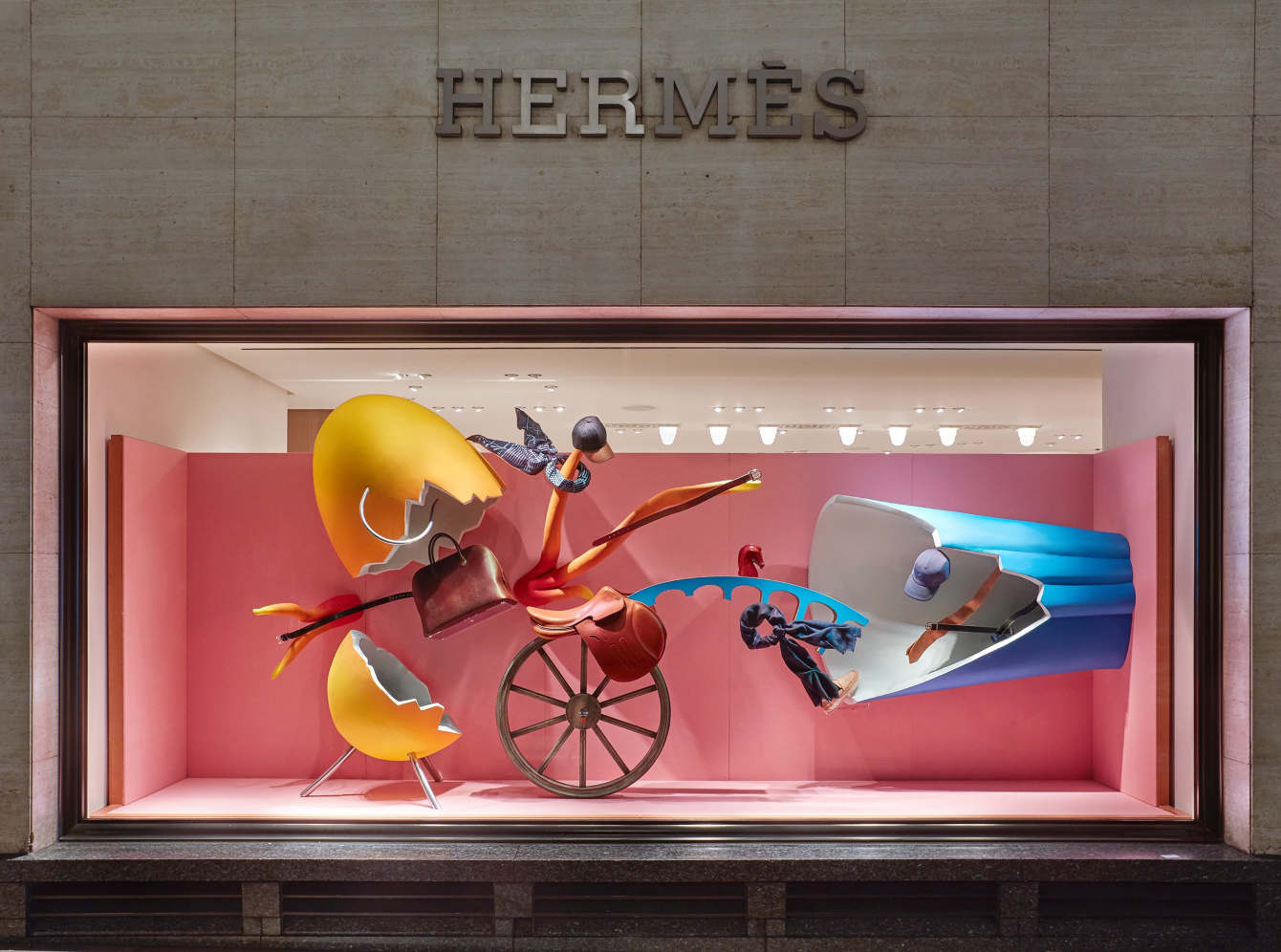 The best summer window displays: keys to impact with your storefront