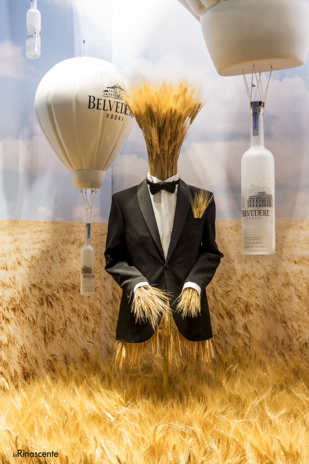 The best summer window displays: keys to impact with your storefront